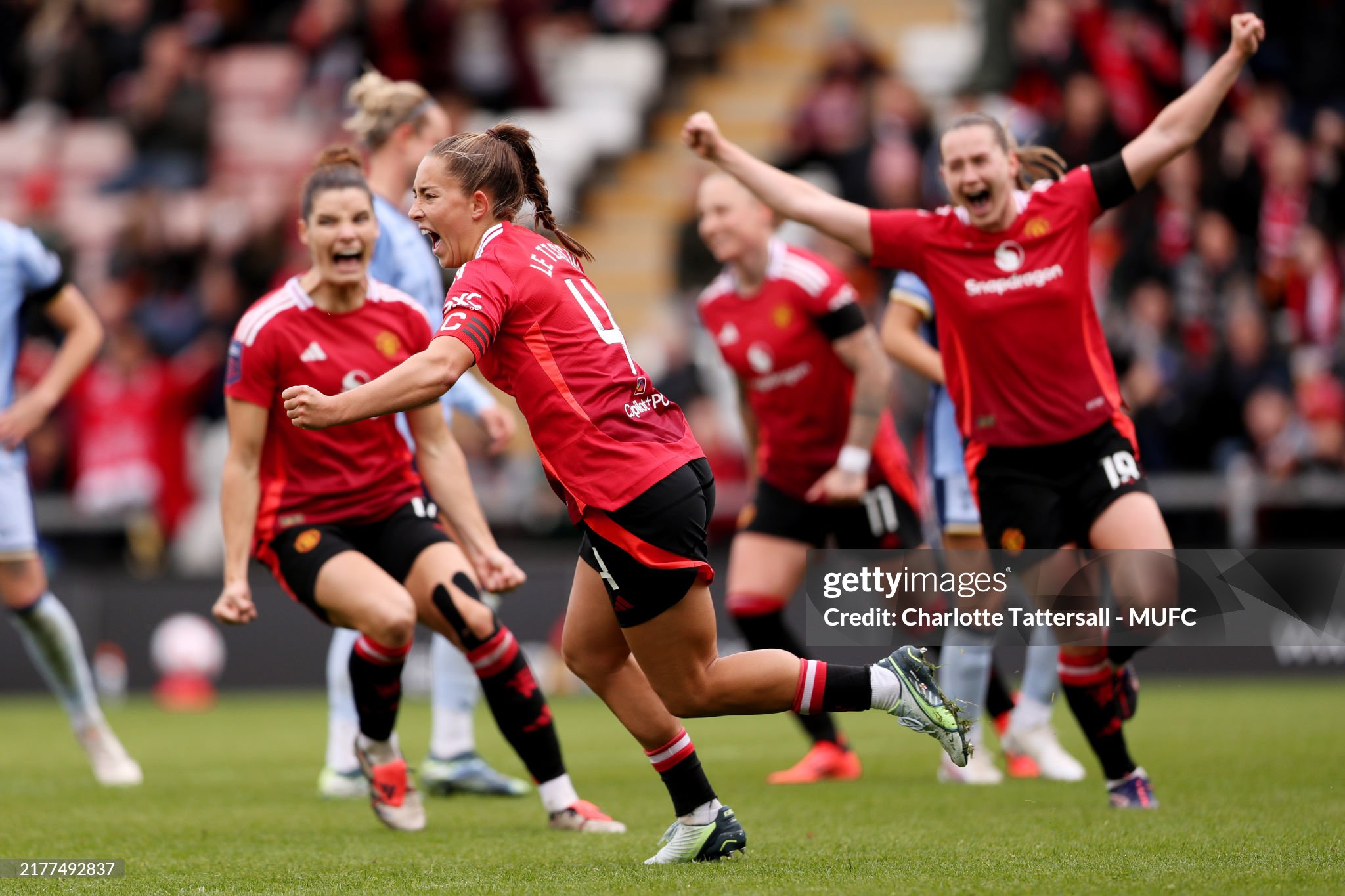Manchester United 3-0: Terland opens her scoring account as United run ...