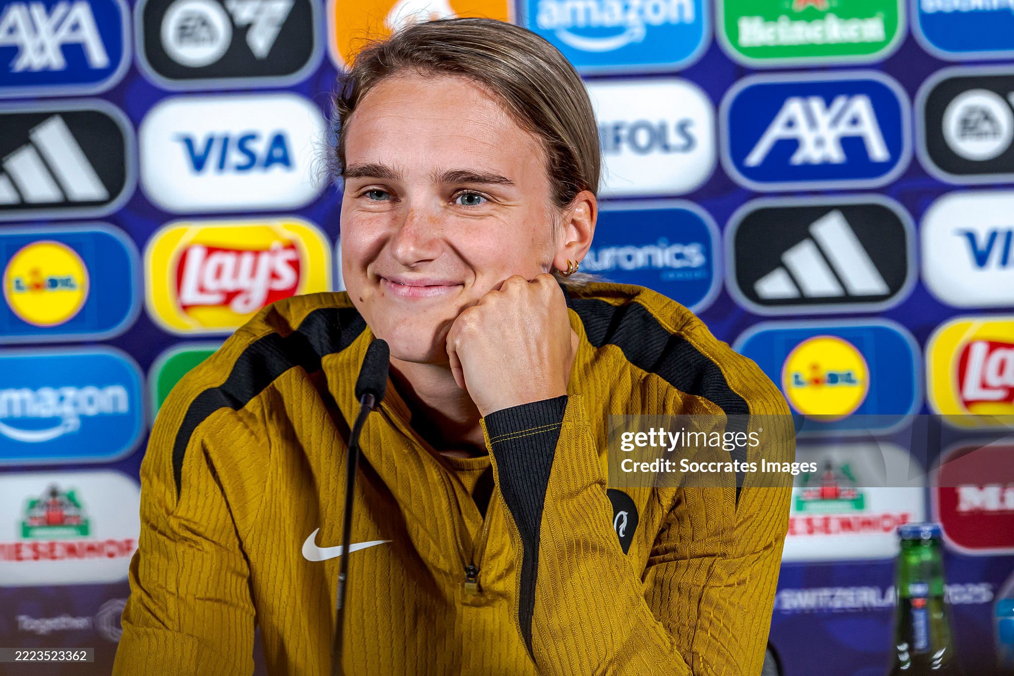 Leicester City secure signature of Wales international goalkeeper ...